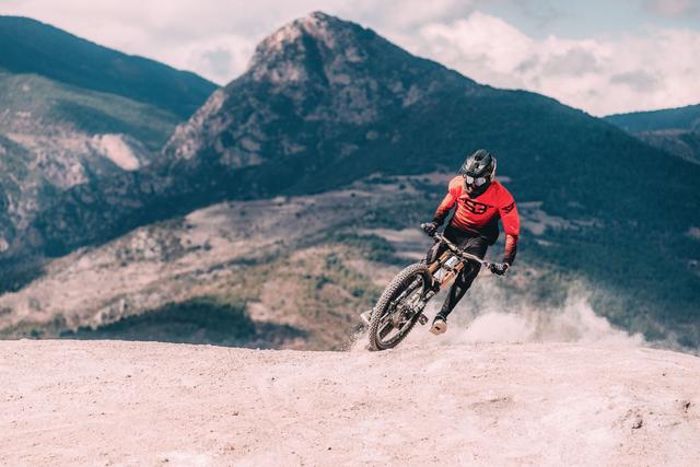 Motul: uleiuri de motor, lubrifianți, întreținere auto și moto.